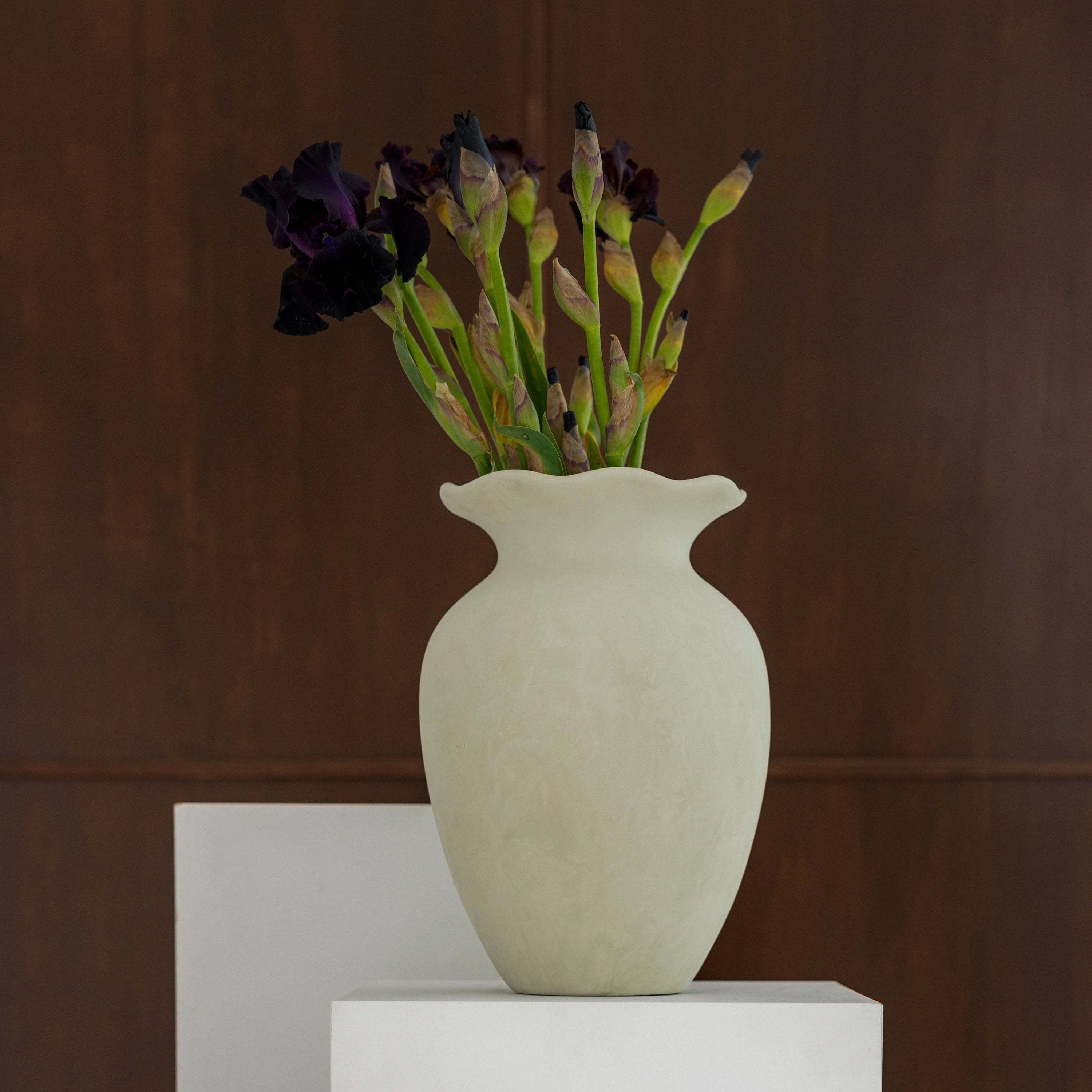 Tribute Vase – Ivy Lane